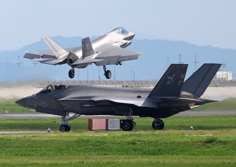 岩国基地で25年ぶり 米軍戦闘機 陸上空母離着陸訓練 [写真特集2/9] | 毎日新聞