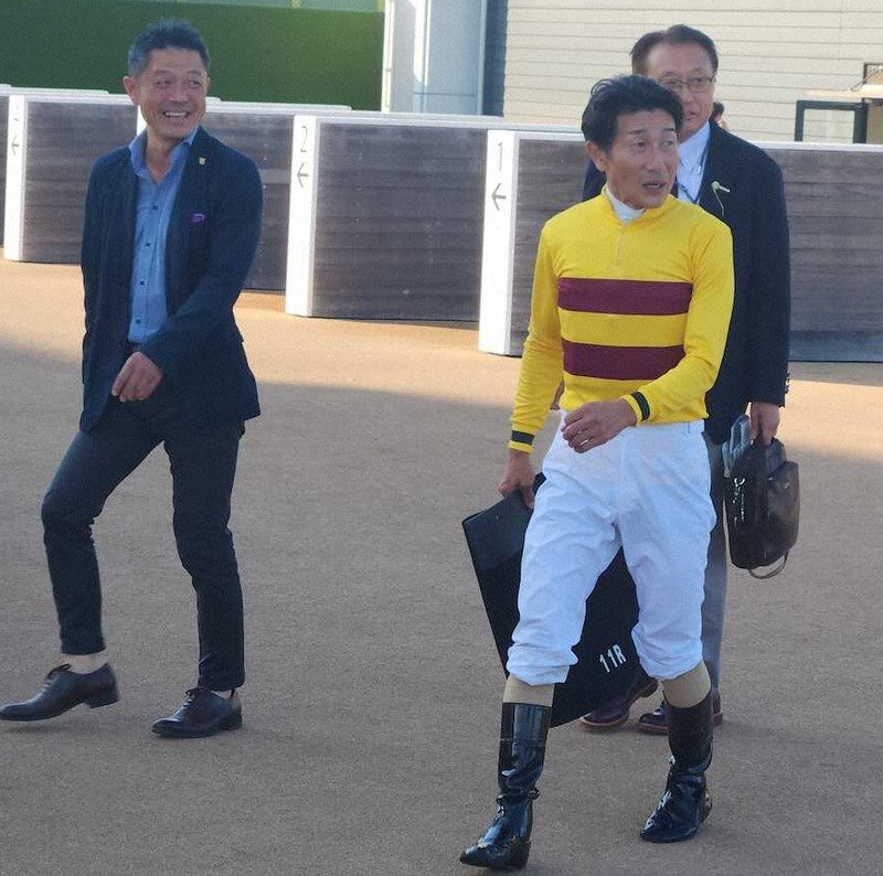 【中山11R・秋風S】11番人気ピースワンデュック逃げ切り 柴田善臣はJRA騎手最年長勝利記録を更新（スポニチ） | 毎日新聞