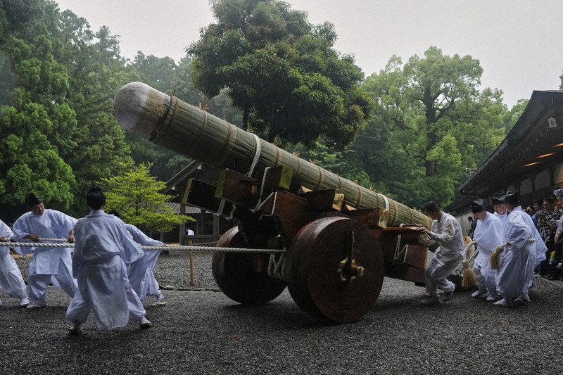Japan's most sacred Shinto shrine has been rebuilt every 20 years for ...