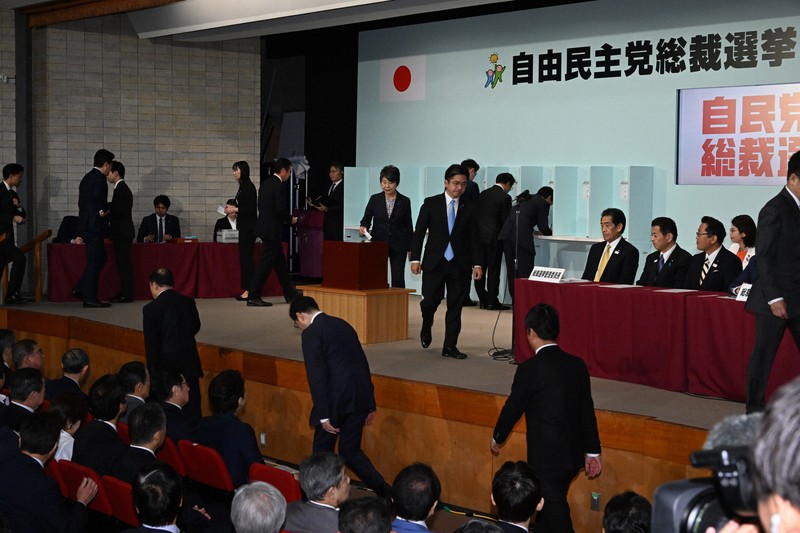 新総裁に高市早苗氏 小泉進次郎氏を決選投票で破る 自民党総裁選 [写真特集8/27] | 毎日新聞