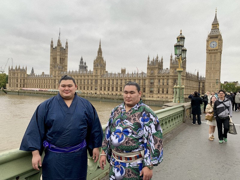 Sumo yokozuna Onosato, Hoshoryu tour London, delighting locals - The ...