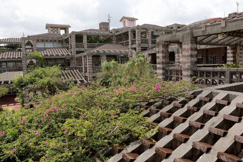Retro Japan: Unique terraces of Nago City Hall in Okinawa Pref. offer ...