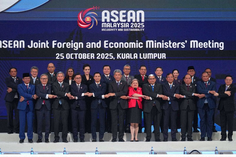 East Timor formally admitted to ASEAN in the group's first expansion ...