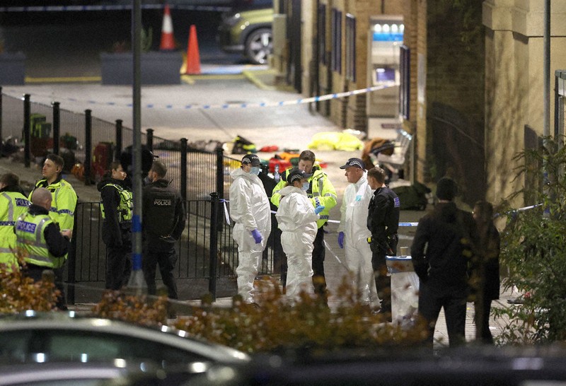 Police rule out terrorism in stabbing attack on UK train after 2 men ...
