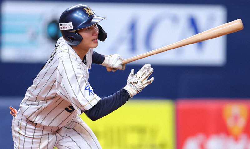 DeNAドラ5のNTT西・成瀬が涙のサヨナラ犠飛 日本選手権 | 毎日新聞