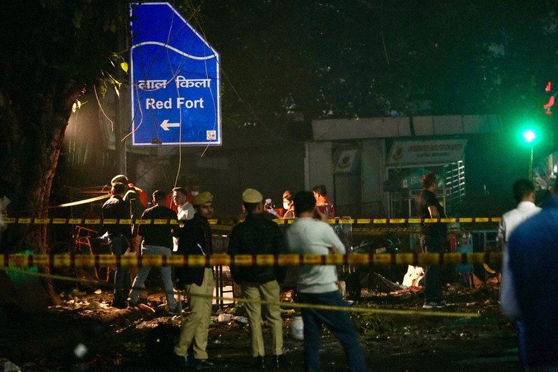 Car blast near New Delhi's historic Red Fort kills at least 8 people ...