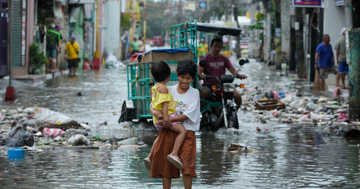 Typhoon Fung-wong blows away from the Philippines, leaving 8 dead and 1.4 million displaced ...