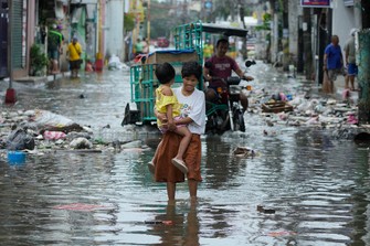 Typhoon Fung-wong blows away from the Philippines, leaving 8 dead and 1.4 million displaced ...