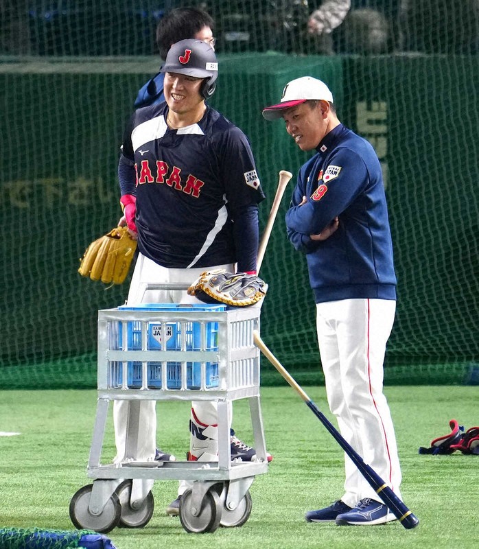 Travesti pegando novinha