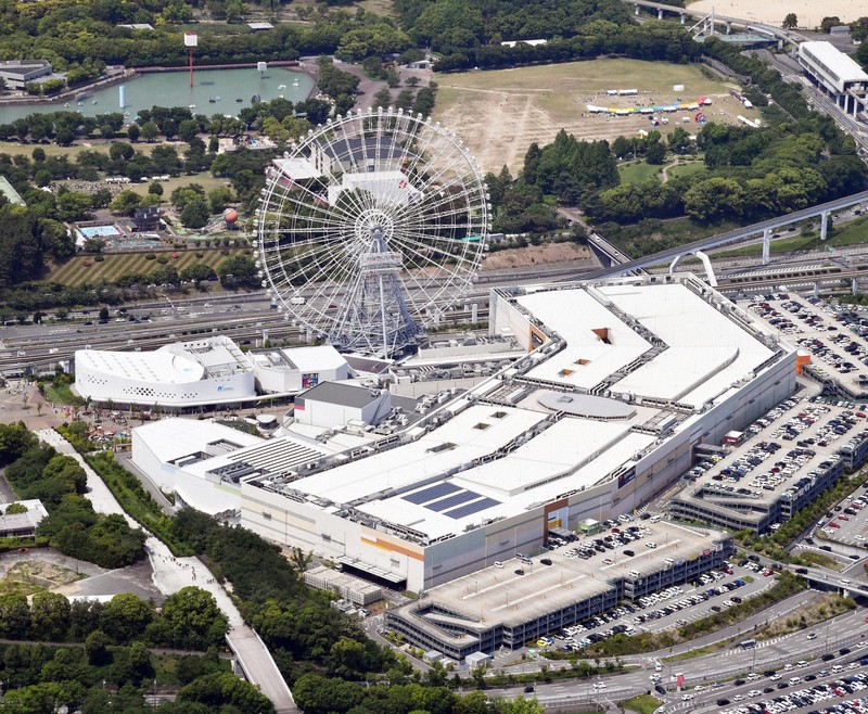 落雷影響で観覧車閉じ込め、未明に乗客20人全員を救出 大阪・吹田 | 毎日新聞