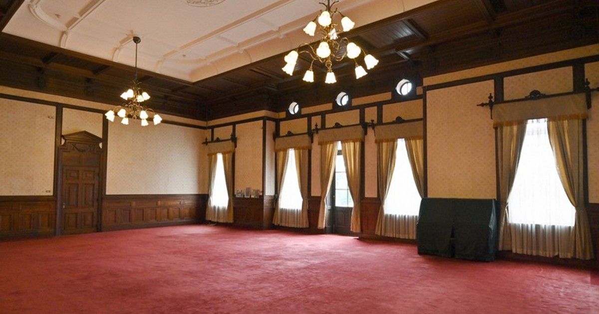 Retro Japan in Photos: Ex-main building of Kyoto Pref. Gov't standing ...