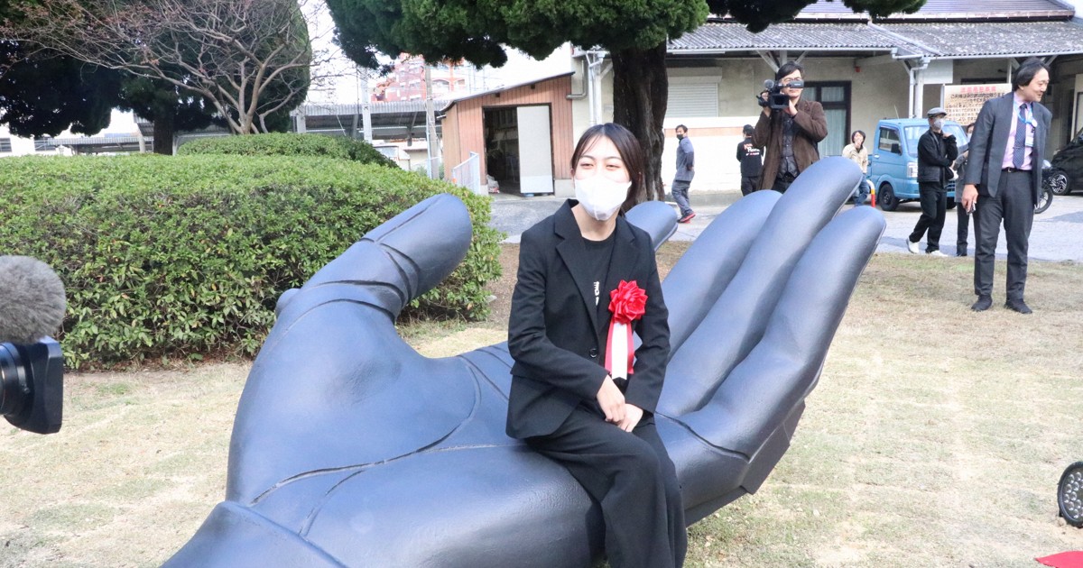 Symbolic 'left hand' in 'Neon Genesis Evangelion' featured in Yamaguchi ...