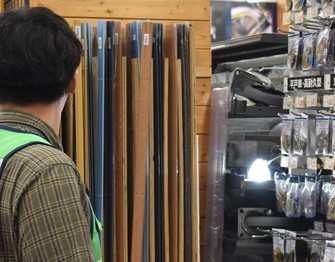 What simple, effective way to prevent shoplifting has Japan univ ...