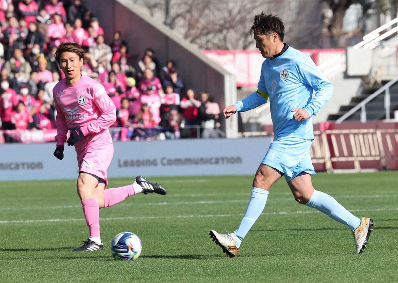 【柿谷曜一朗引退試合】対戦相手の遠藤保仁も大阪ダービーでの引退試合を「楽しかった」と満喫（スポニチ） | 毎日新聞