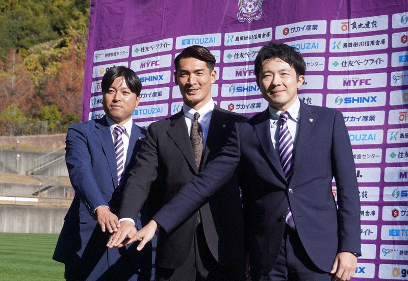 「ファンのハート奪う試合する」 J2藤枝・槙野新監督が抱負 | 毎日新聞