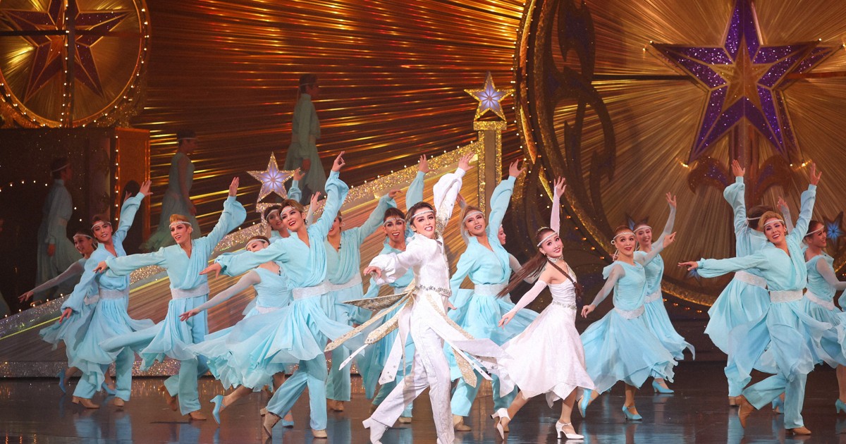 宝塚歌劇：宝塚星組公演「恋する天動説」「DYNAMIC NOVA」 [写真特集4/5] | 毎日新聞