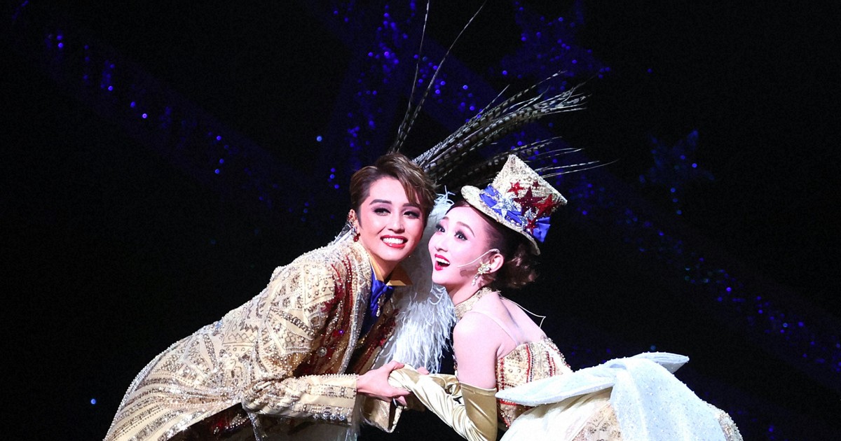 宝塚歌劇：宝塚星組公演「恋する天動説」「DYNAMIC NOVA」 [写真特集1/5] | 毎日新聞