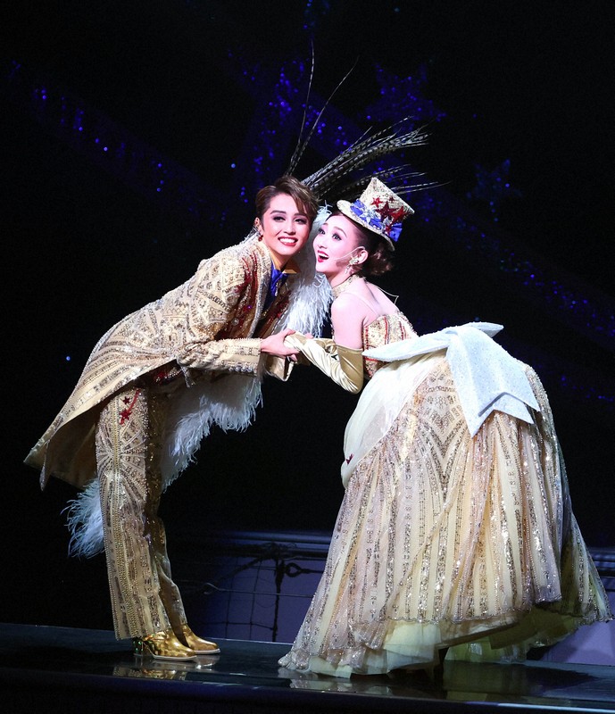 宝塚歌劇：宝塚星組公演「恋する天動説」「DYNAMIC NOVA」 [写真特集1/5] | 毎日新聞