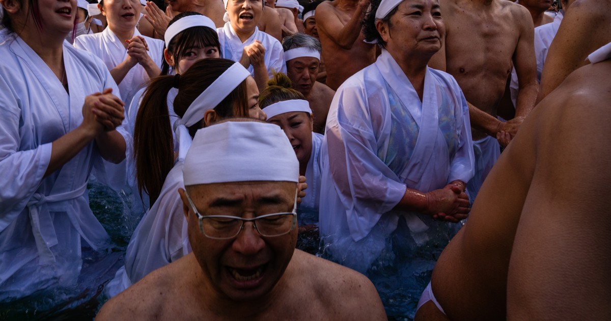 In Photos: Tokyo's New Year's ritual of ice baths - The Mainichi