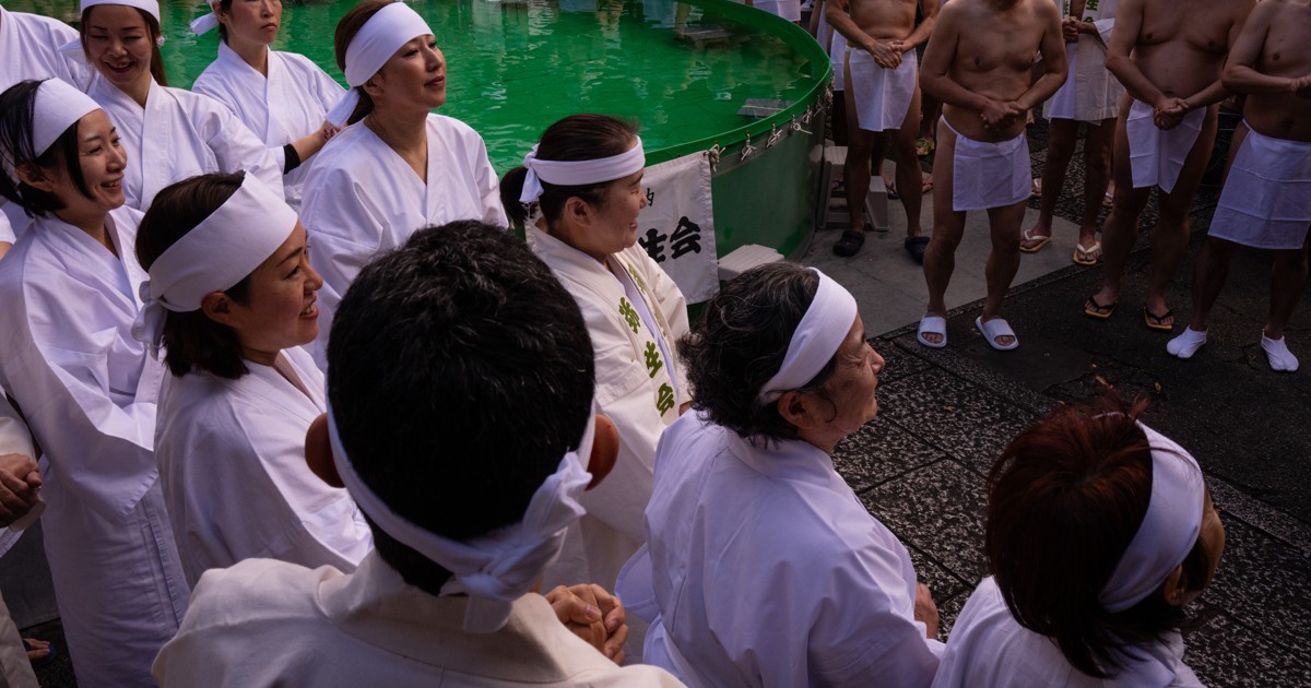 In Photos: Tokyo's New Year's ritual of ice baths - The Mainichi