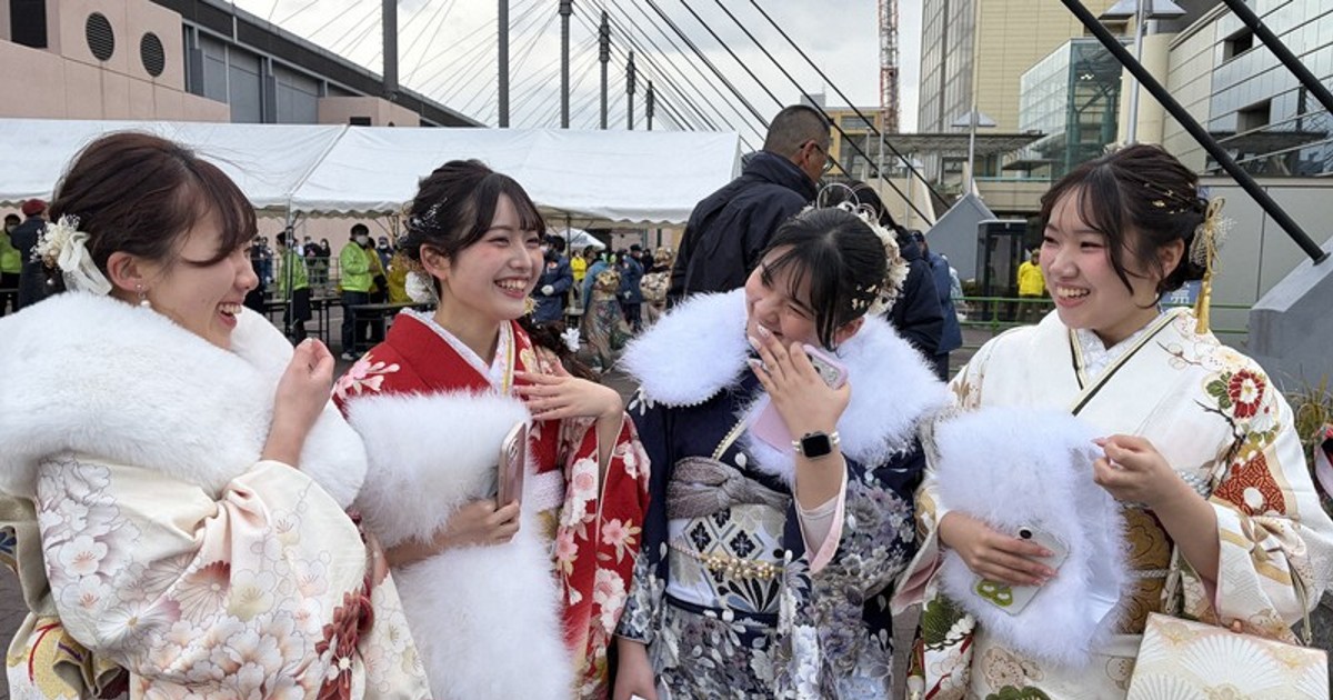In Photos: 20-year-olds dress to impress at ceremony in southwest Japan ...