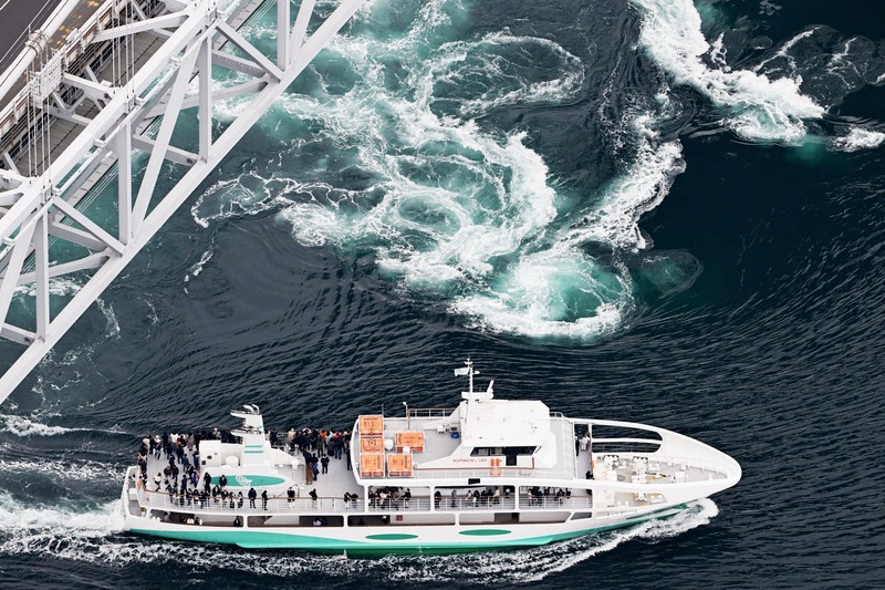 Whirlpool sightseeing season opens with a swirl in west Japan's Naruto ...