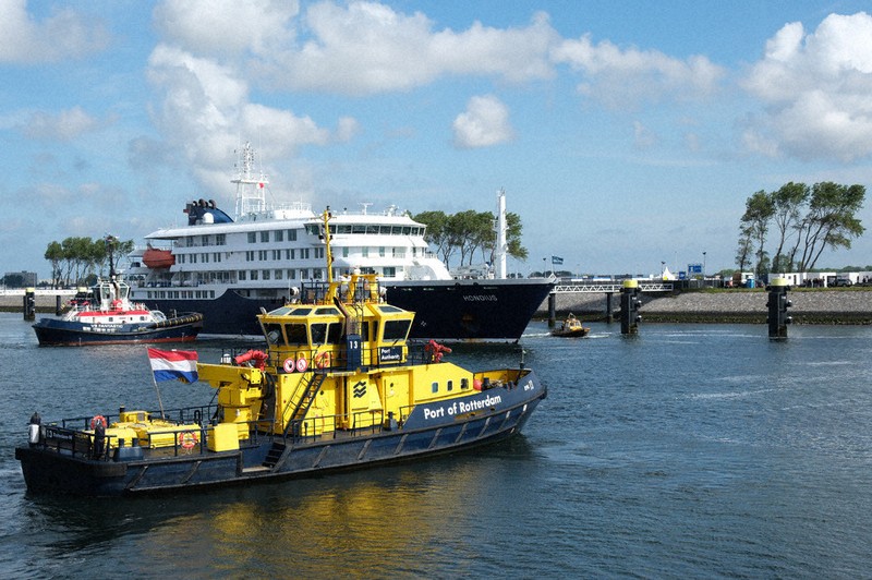 Hantavirus-stricken cruise ship docks in the Netherlands for ...
