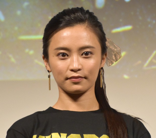 オリコンニュース：小島瑠璃子、ピンク髪公開で反響「似合ってて可愛い」「こじるり最高」 | 毎日新聞