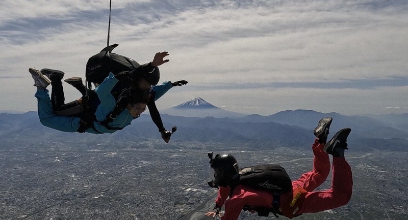 Out of the blue: Aviation academy starts skydiving in Japan with views ...