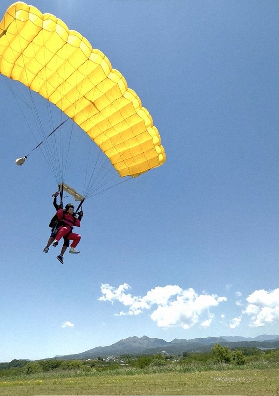 Out of the blue: Aviation academy starts skydiving in Japan with views ...