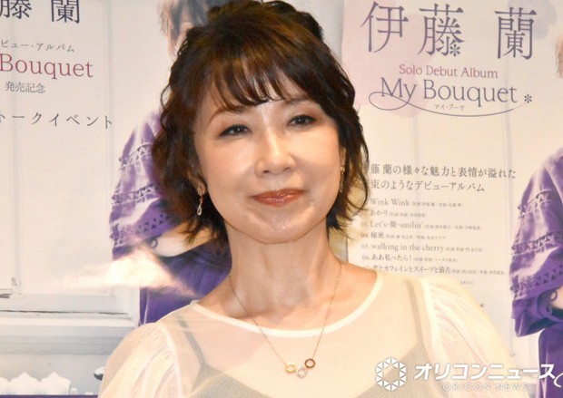 オリコンニュース：伊藤蘭、娘・趣里との親子共演を報告 ステージ衣装の2ショットに反響「お2人、姉妹みたい」「可愛い～」 | 毎日新聞