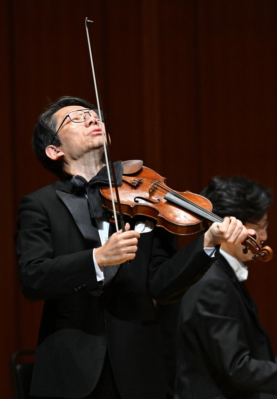 川畠成道さんが演奏 生きる・小児がん征圧キャンペーン [写真特集1/5] | 毎日新聞