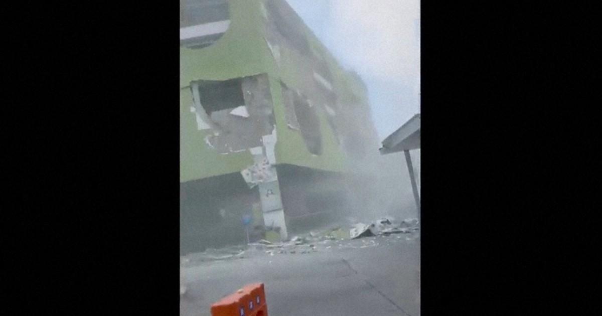 A 7.8 magnitude earthquake rocks the southern Philippines, causing some ...